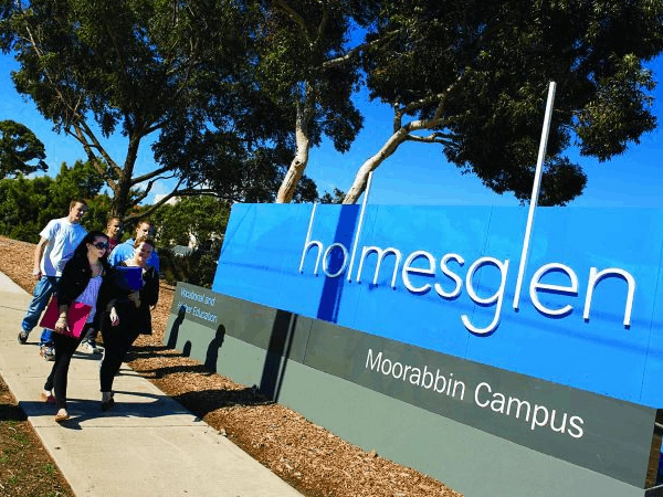 Raih Cita Cita Keliling Dunia bersama Holmesglen Institute! - AECC Global