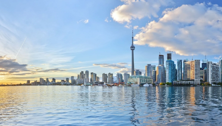 Manfaat Tinggal dan Kuliah di Toronto | AECC